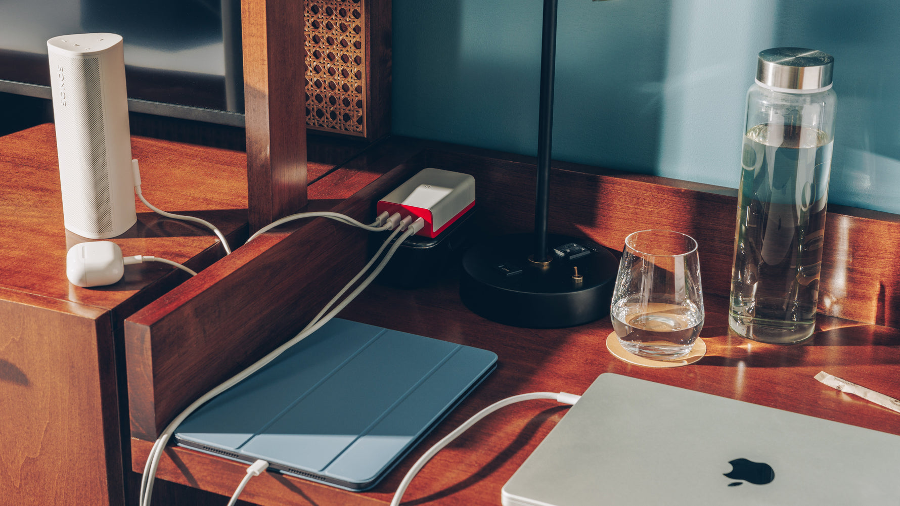 Fast USB-C Charger with Find My Built-In | Twelve South